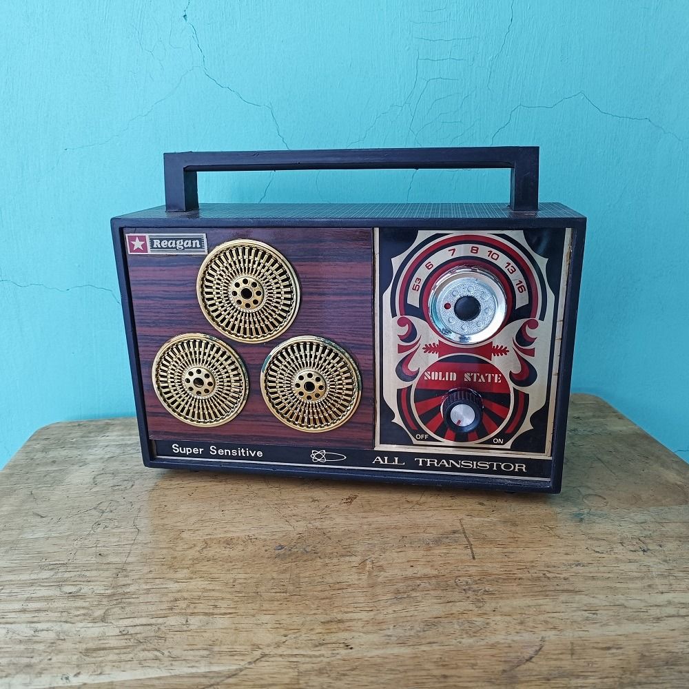 Vintage REAGAN AM transistor radio from 1980's || Made in the ...