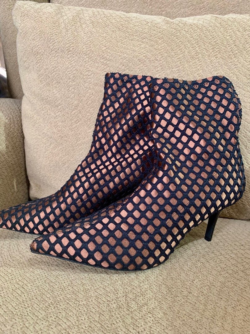 Zara boots, Fesyen Wanita, Sepatu di Carousell