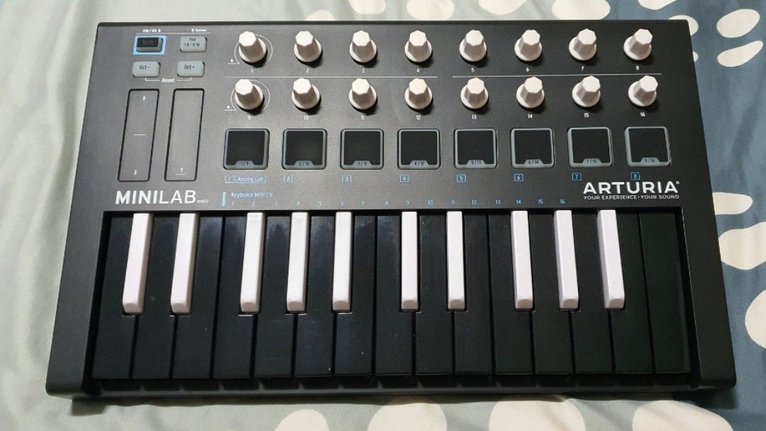 Arturia Minilab Mk2 USB Keyboard Controller Inverted Edition, Hobbies & Toys, Music & Media ...