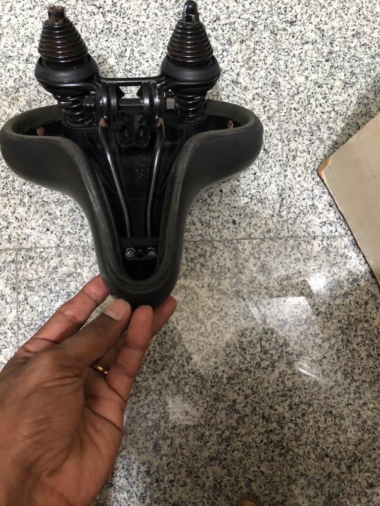 Bicycle saddle with spring, Sports Equipment, Bicycles & Parts, Parts ...