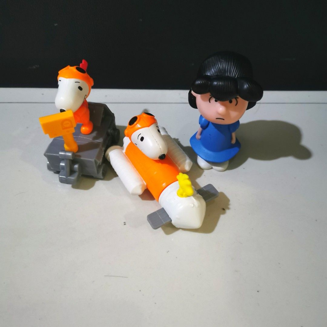 Bundle Personal Preloved Mcdo Snoopy toy figure collectibles set ...