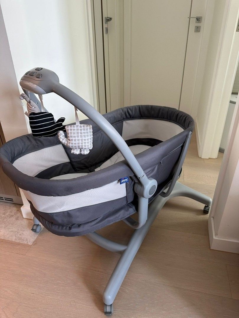 Chicco Baby Hug 4 in 1 Air, 兒童＆孕婦用品, 兒童傢具, 兒童傢具 - 嬰兒床 - Carousell