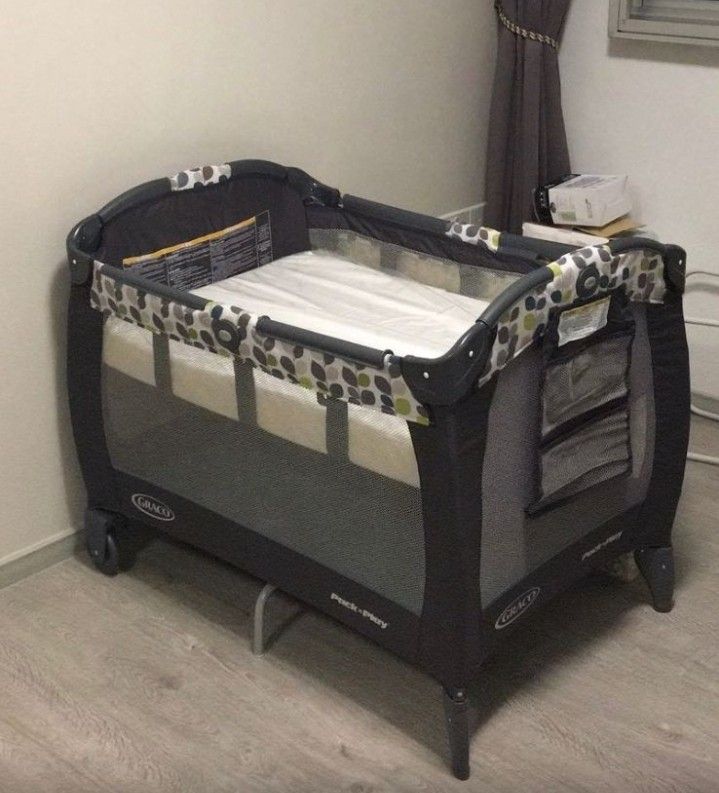 Graco Playpen FREE Rocker, Babies & Kids, Baby Nursery & Kids Furniture ...