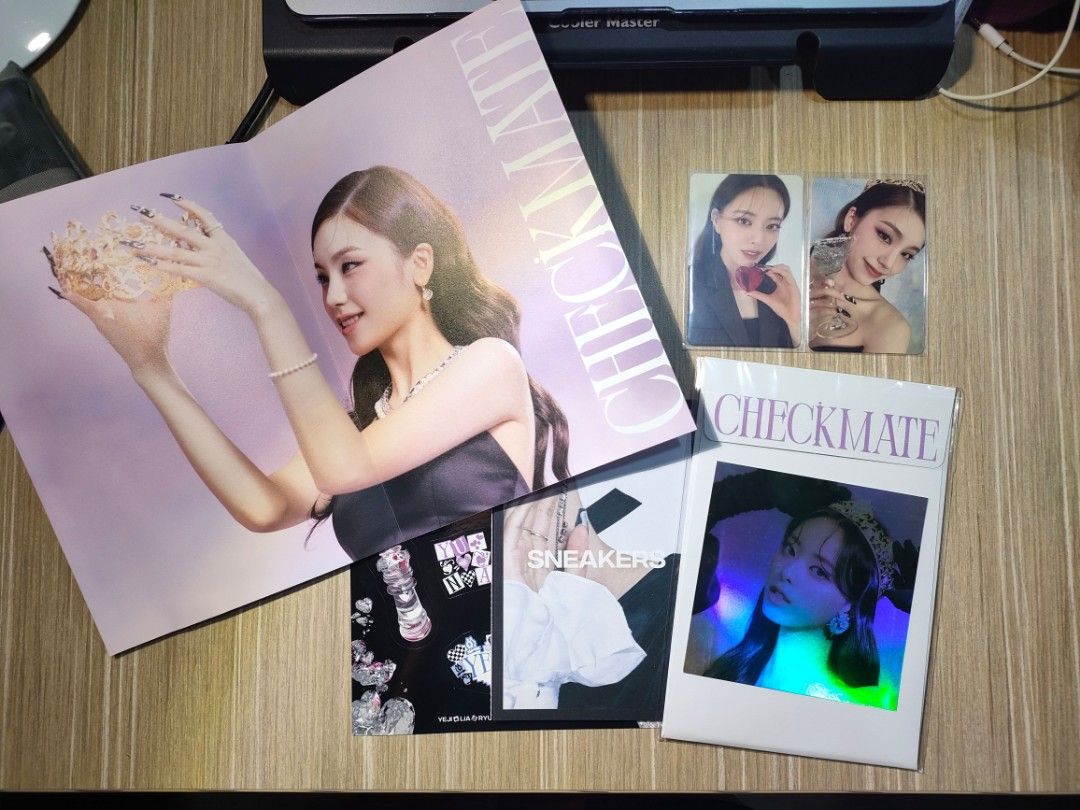 Itzy Checkmate Album (ryujin ver) with all inclusions, Hobbies & Toys ...