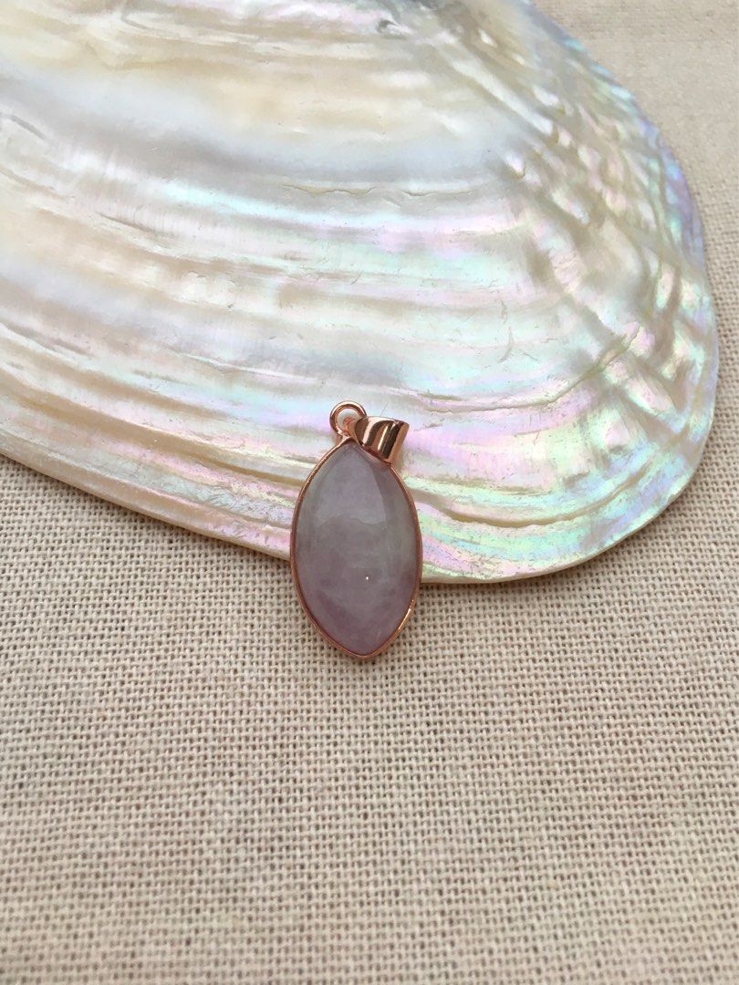 Kunzite Oval Crystal Pendant w. Frame, Women's Fashion, Jewelry ...