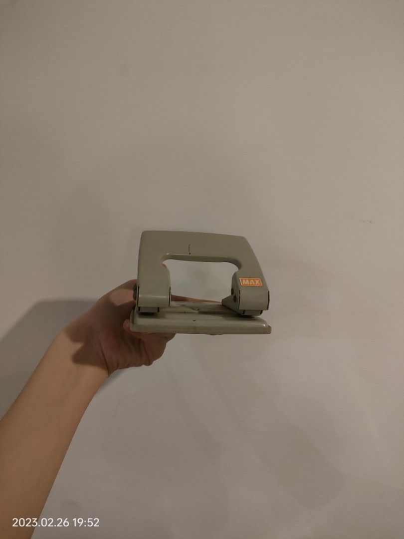 Large hole puncher/ big hole puncher, Hobbies & Toys, Stationery ...
