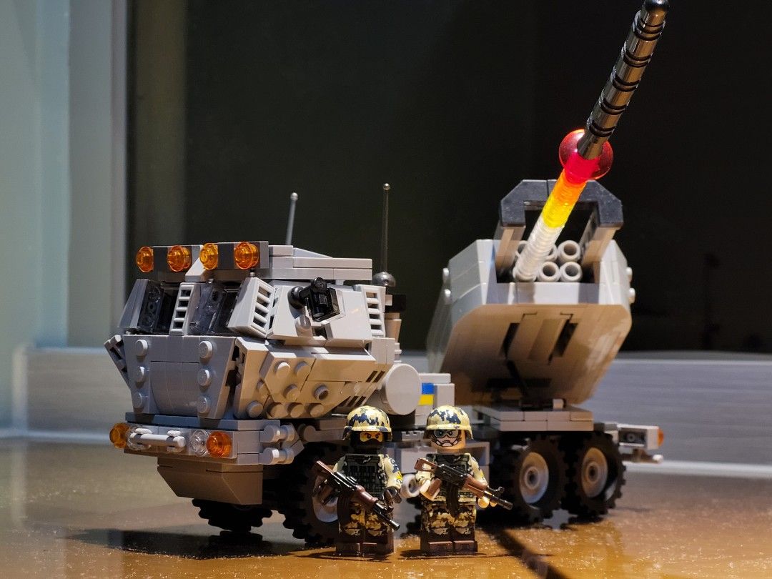 LEGO M142 HIMARS moc, 興趣及遊戲, 玩具 & 遊戲類 - Carousell