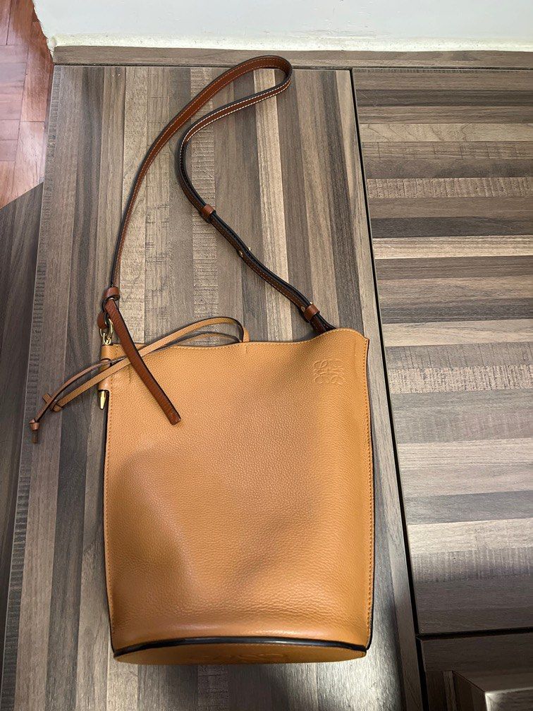 Loewe gate bucket, 名牌, 手袋及銀包 - Carousell