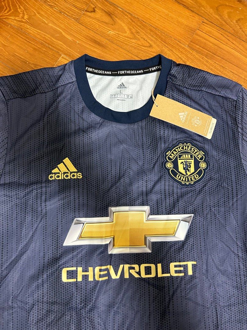 Manchester United Away kit, Men's Fashion, Activewear on Carousell