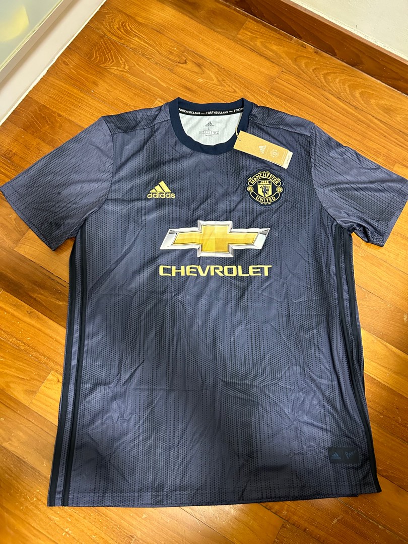 Manchester United Away kit, Men's Fashion, Activewear on Carousell