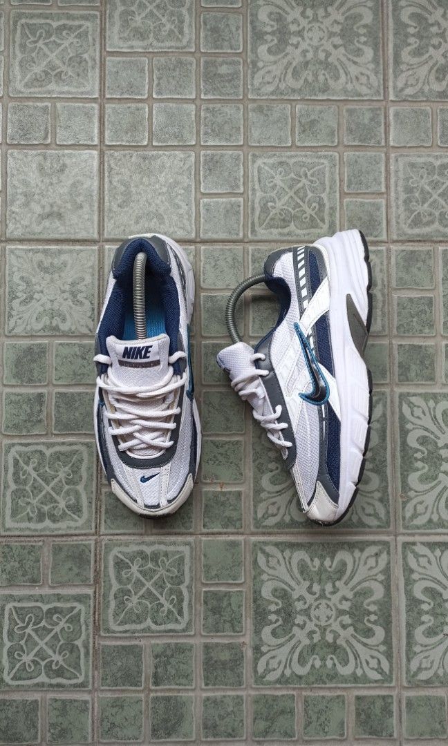Nike initiator, Fesyen Pria, Sepatu , Sneakers di Carousell