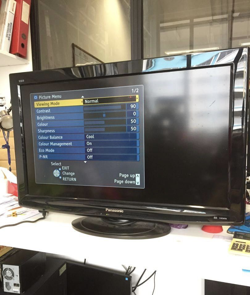 Panasonic Viera TH-L32C10S2 + Digital TV box, TV & Home Appliances, TV ...