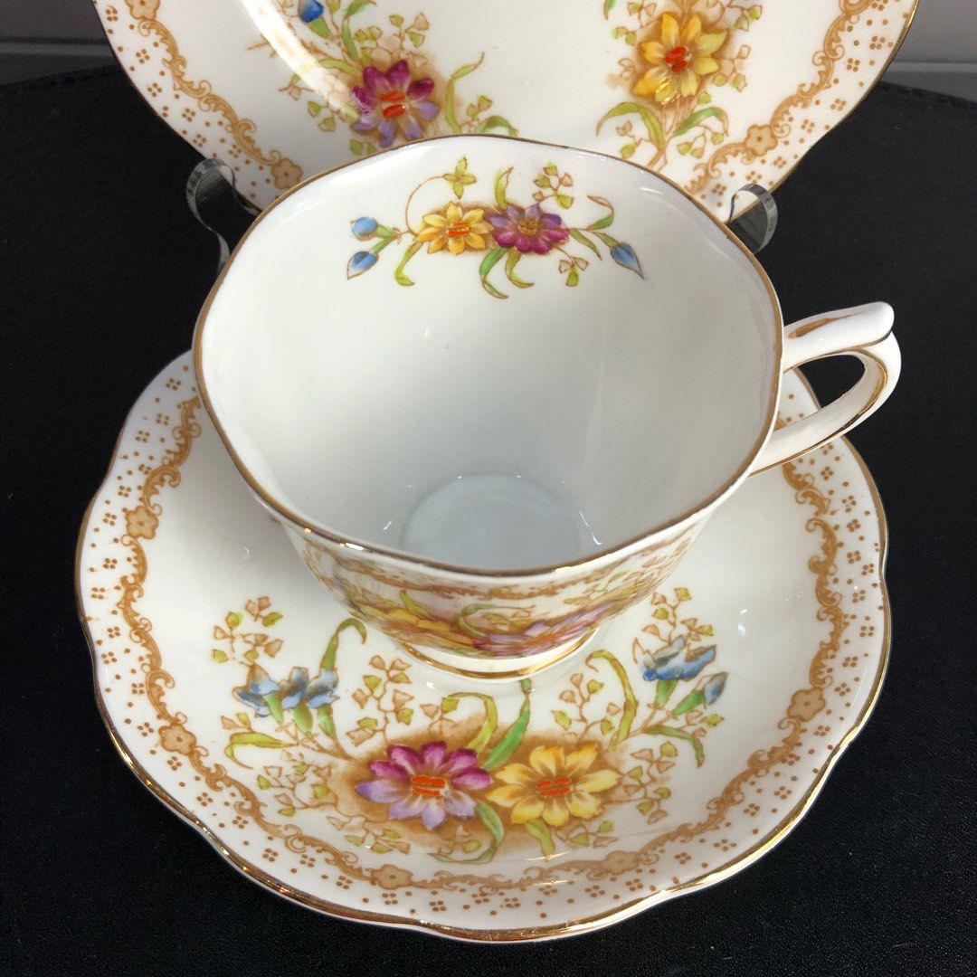 Royal Albert Gem trio, Hobbies & Toys, Memorabilia & Collectibles ...