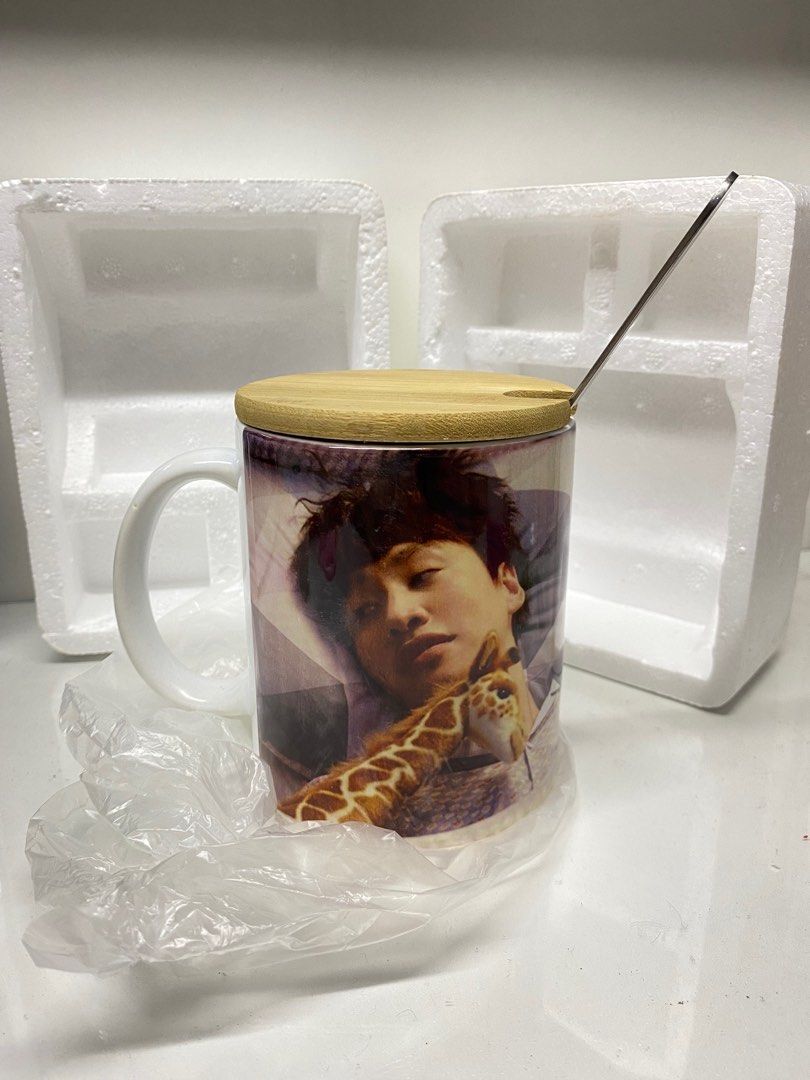 Running man Lee Kwang Soo drinking cup/mug with spoon, Hobbies & Toys ...