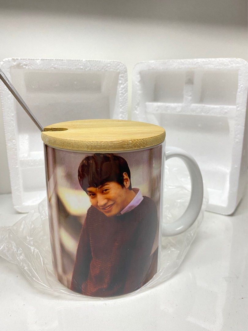 Running man Lee Kwang Soo drinking cup/mug with spoon, Hobbies & Toys ...
