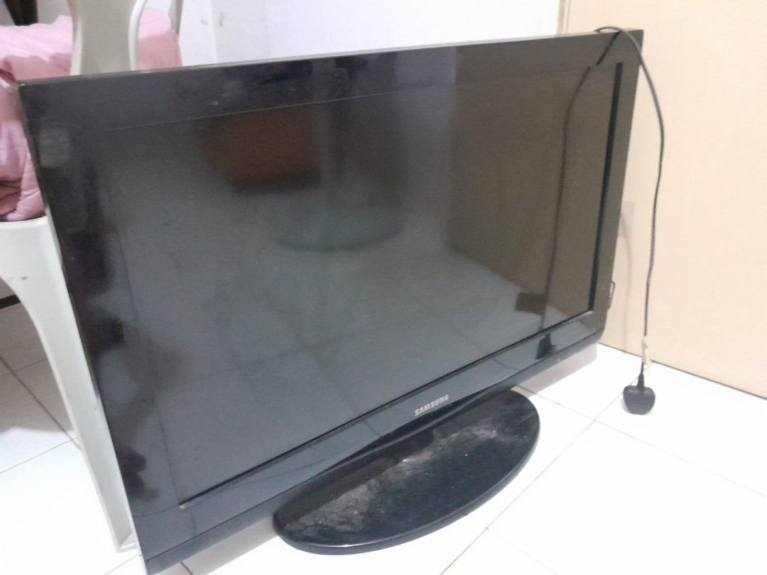 Samsung 32 TV, TV & Home Appliances, TV & Entertainment, TV on Carousell
