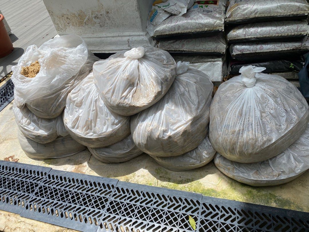 Sandbox + 30 bags of sand, Babies & Kids, Infant Playtime on Carousell