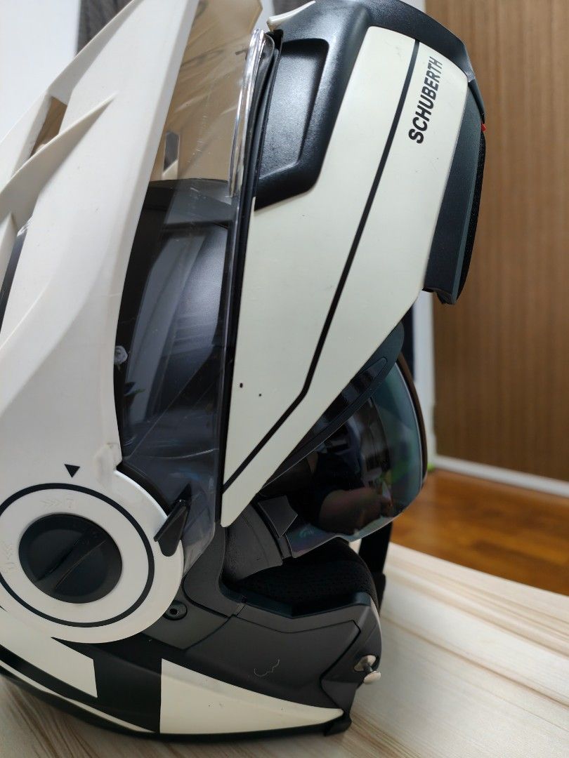 Schuberth E1 Modular Helmet, Motorcycles, Motorcycle Apparel on Carousell