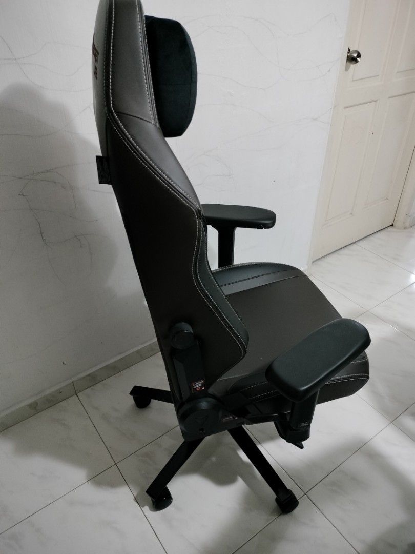 Secret Lab The Witcher Edition 2022, Furniture & Home Living, Furniture ...