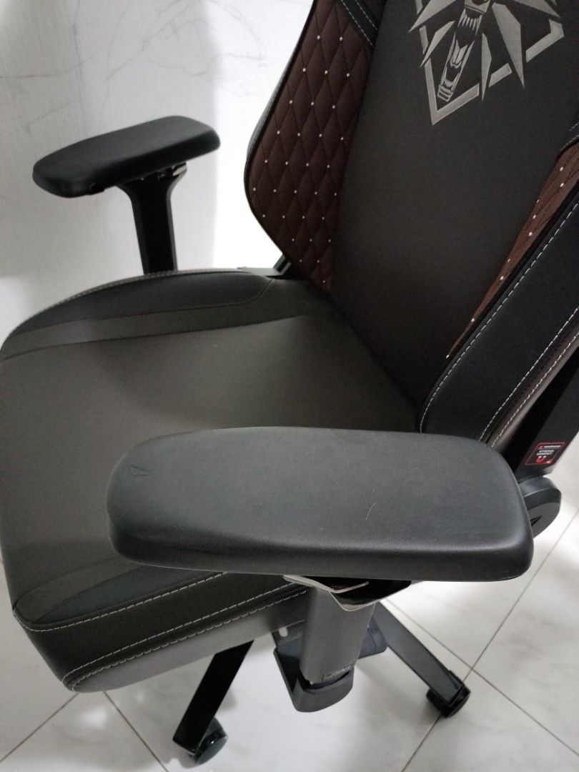 Secret Lab The Witcher Edition 2022, Furniture & Home Living, Furniture ...