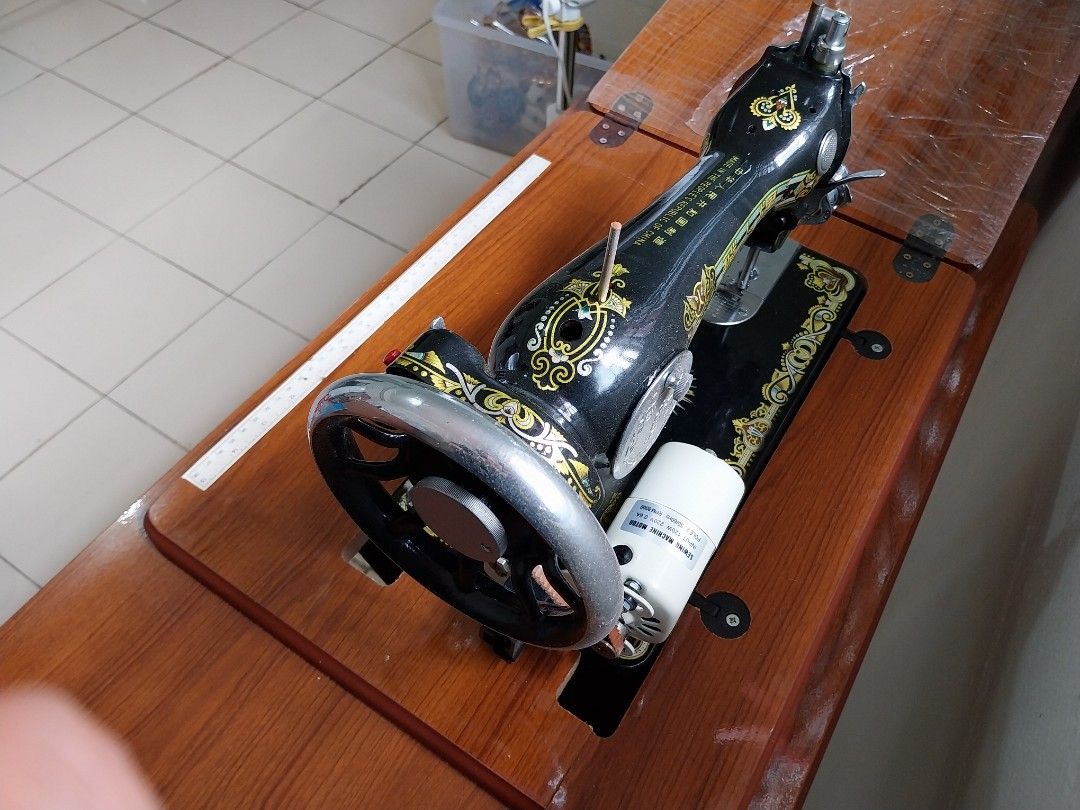 SINGER. foot paddle / motored Sewing machine, Hobbies & Toys ...