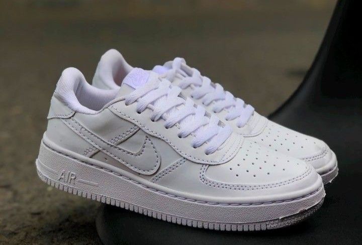 SNEAKERS PUTIH BY NIKE AIR, Fesyen Pria, Sepatu , Sneakers di Carousell