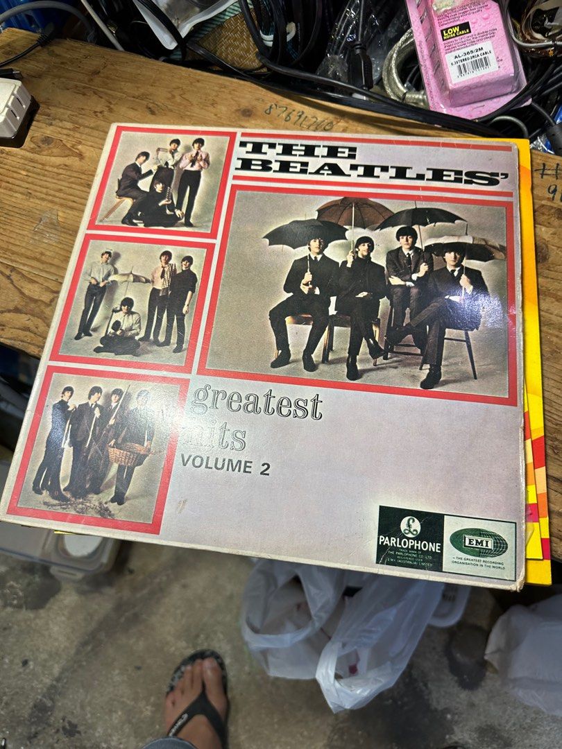 The Beatles greatest hits volume 2, Hobbies & Toys, Music & Media ...