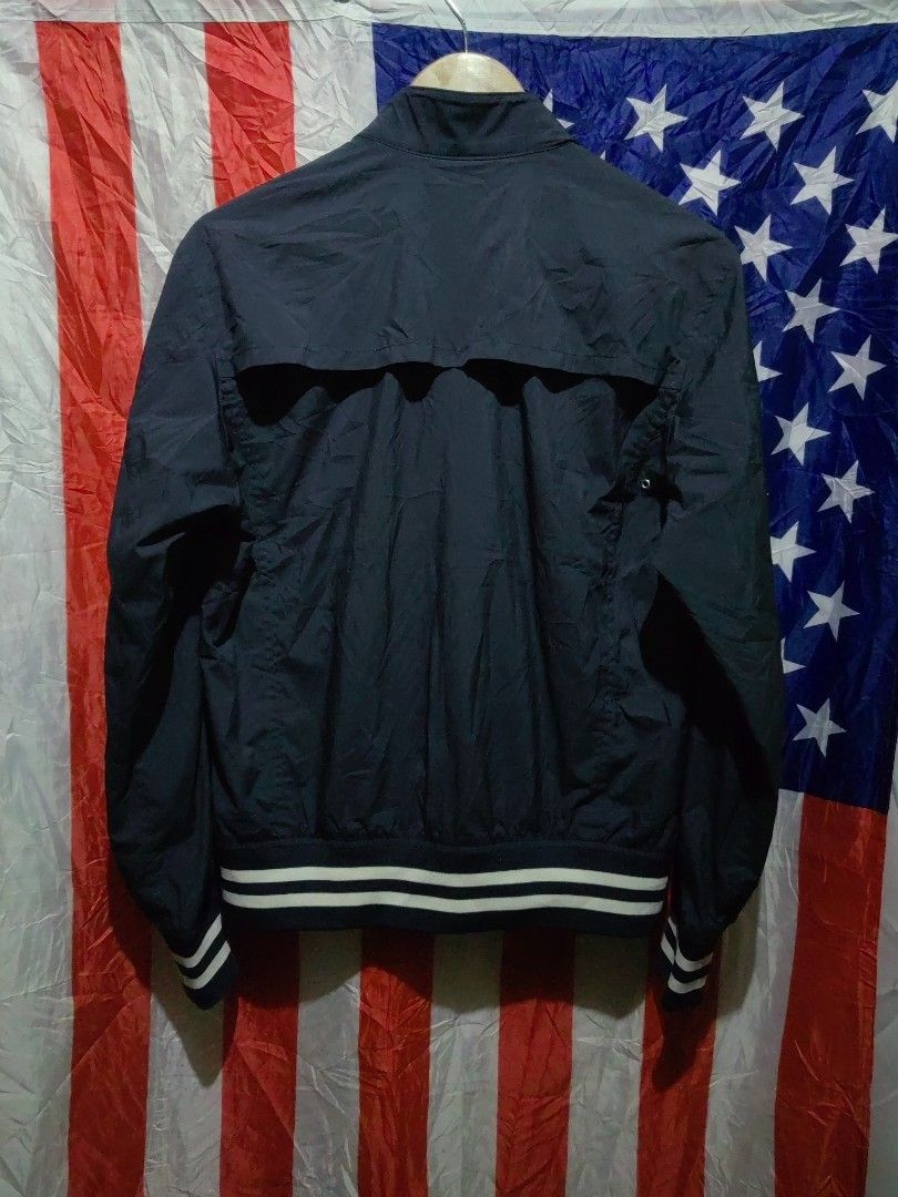 UNIQLO JACKET, Men's Fashion, Coats, Jackets and Outerwear on Carousell