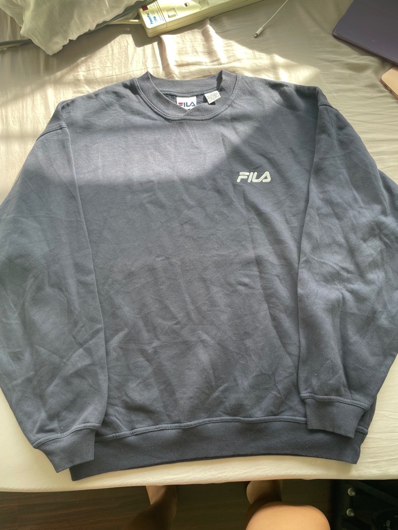 Vintage Fila Small Logo Navy Sweatshirt, Men's Fashion, Tops & Sets ...