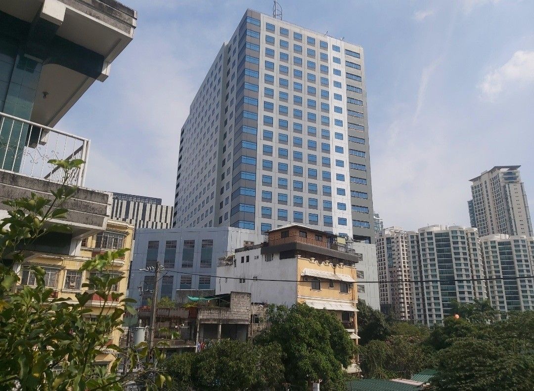 2-Storey with Rooftop Space Residential House and Lot for Sale Fort ...