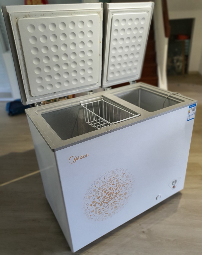 95% new Midea Portable Chest Freezer & Refrigerator combo w/wheels, TV ...
