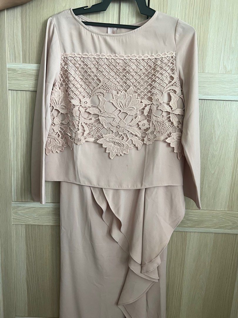 ALIA B Kurung nude, Women's Fashion, Muslimah Fashion, Baju Kurung & sets on Carousell