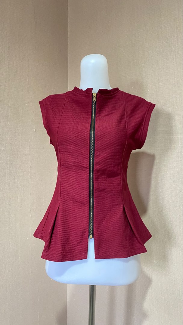 Atasan merah, Fesyen Wanita, Pakaian Wanita, Atasan di Carousell