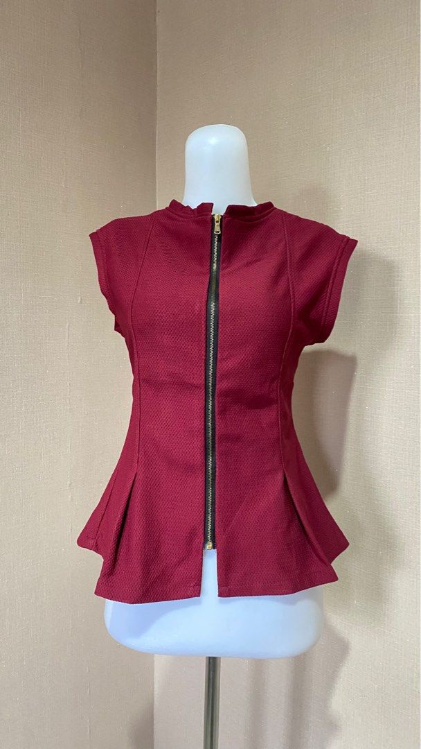 Atasan merah, Fesyen Wanita, Pakaian Wanita, Atasan di Carousell