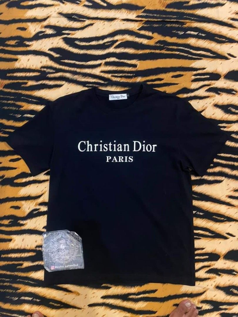 Christian dior tee, Fesyen Pria, Pakaian , Atasan di Carousell