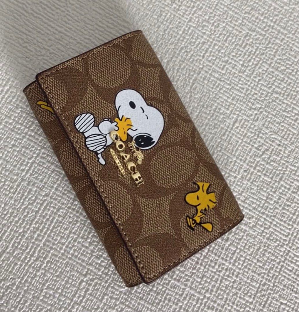 Coach X Snoopy Key Wallet, Women's Fashion, Bags & Wallets, Wallets ...