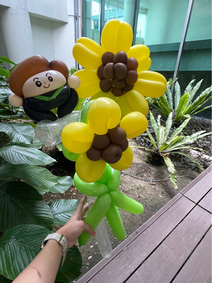 Convo Graduation Balloon Sunflower Flower Bouquet, Food & Drinks, Gift ...