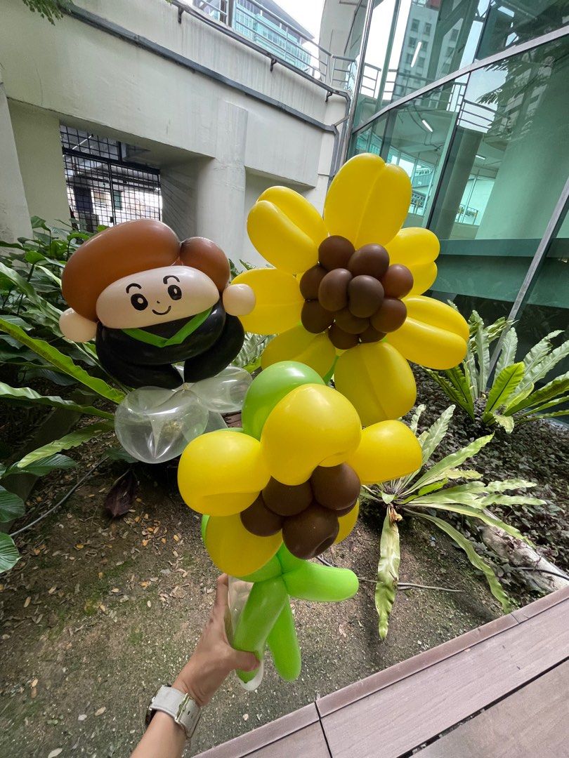 Convo Graduation Balloon Sunflower Flower Bouquet, Food & Drinks, Gift ...
