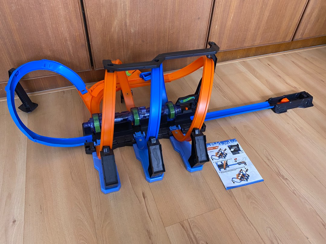 Hot Wheels - Corkscrew Crash Track, Hobbies & Toys, Toys & Games on ...