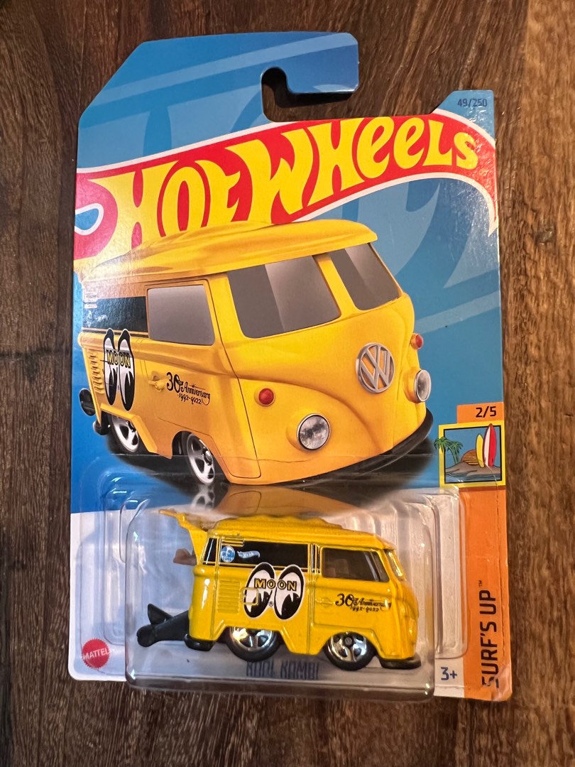 Hot Wheels Moon Eyes Kool Kombi, 興趣及遊戲, 收藏品及紀念品, 明星周邊 - Carousell