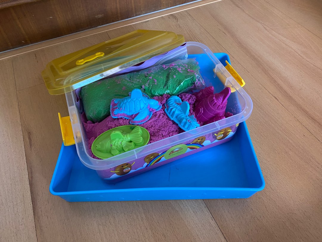Kinetic Sand box with tray and accesories, Hobbies & Toys, Toys & Games ...