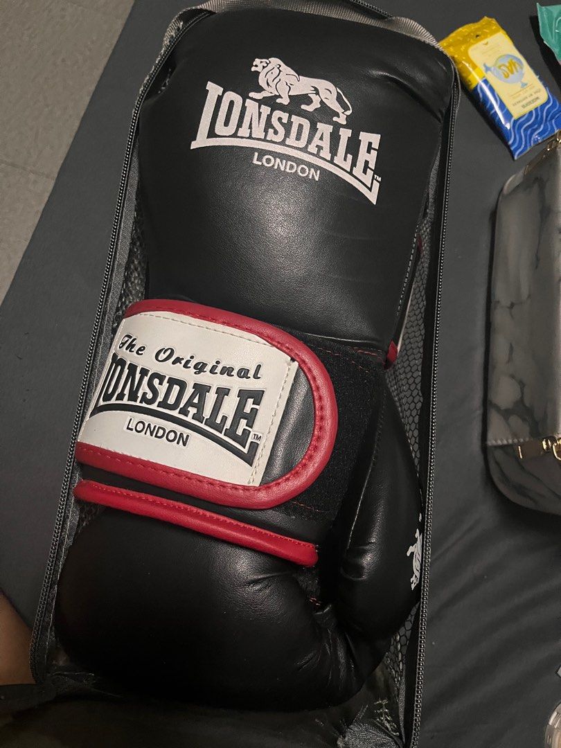 Lonsdale Boxing Gloves 12oz on Carousell