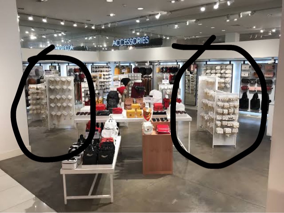 MALL PULL OUT ACCESORIES RACK on Carousell