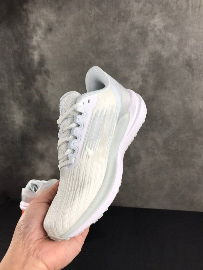 Nike Air Zoom Winflo 9, 男裝, 鞋, 波鞋 - Carousell