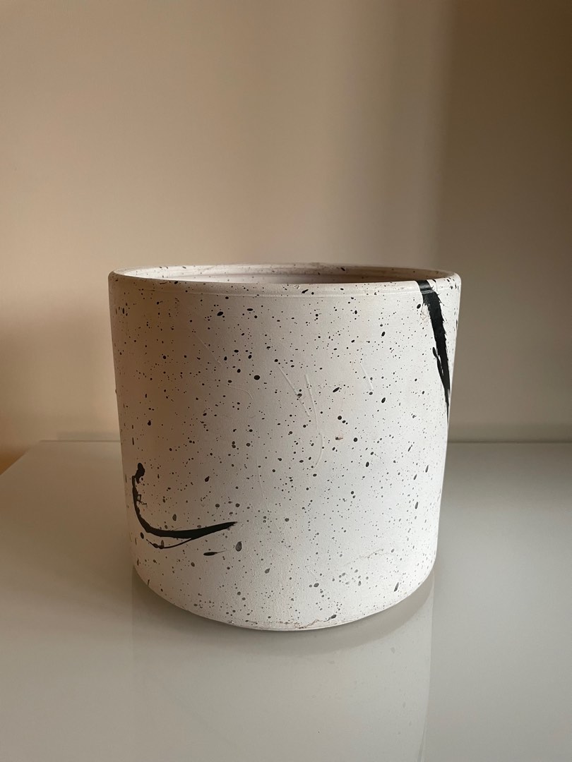 Paint Splatter Plant Pot, 傢俬＆家居, 園藝, 盆栽 - Carousell
