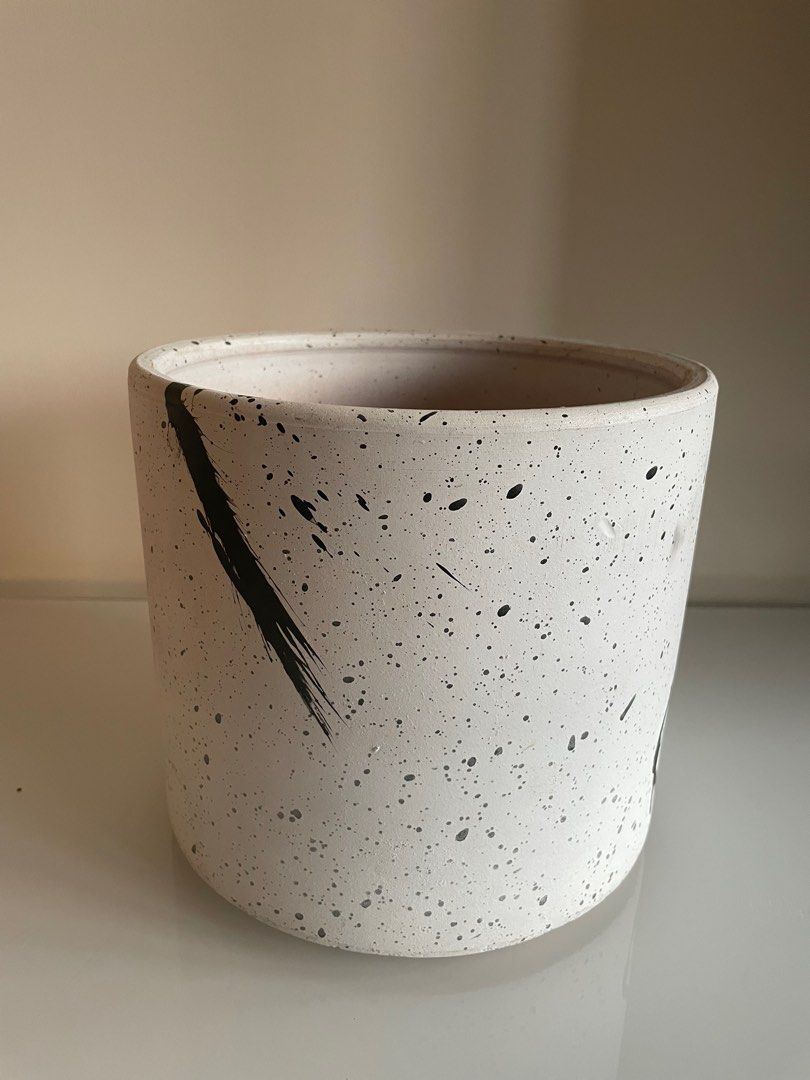 Paint Splatter Plant Pot, 傢俬＆家居, 園藝, 盆栽 - Carousell