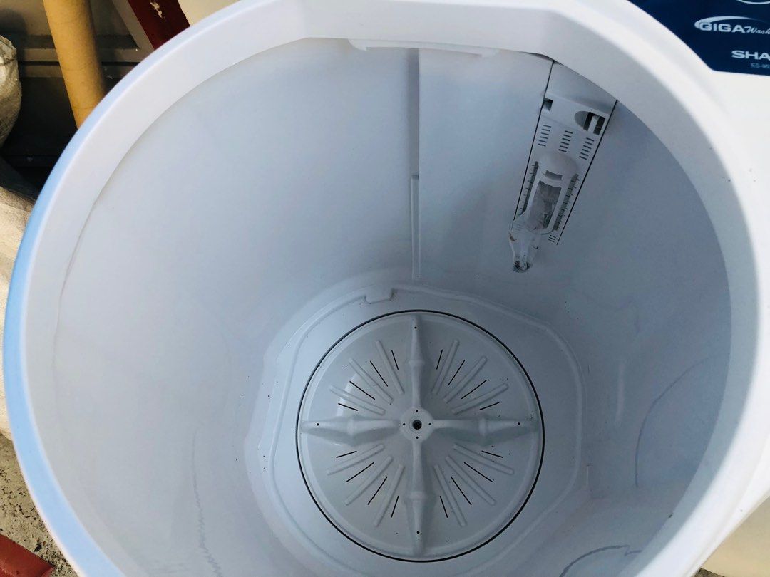 Sharp 9.5 kg Giga Washing Machine on Carousell