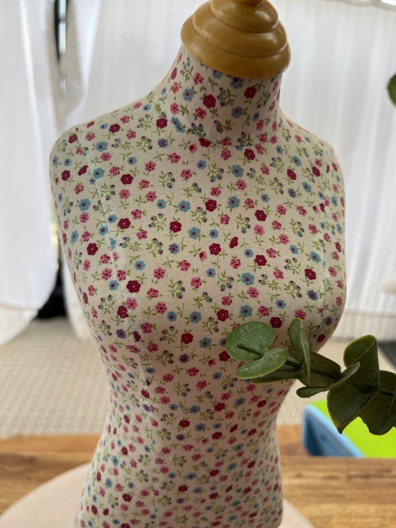 Table Top Jewellery Display Mannequin, Hobbies & Toys, Stationery ...