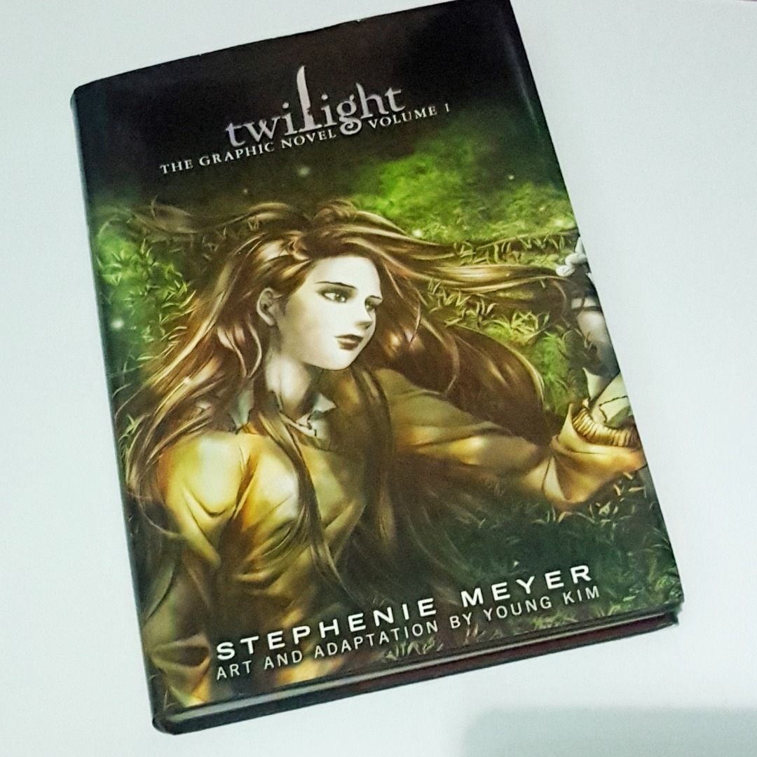 YOUNG KIM Twilight The Graphic Novel, Hobbies & Toys, Books & Magazines ...