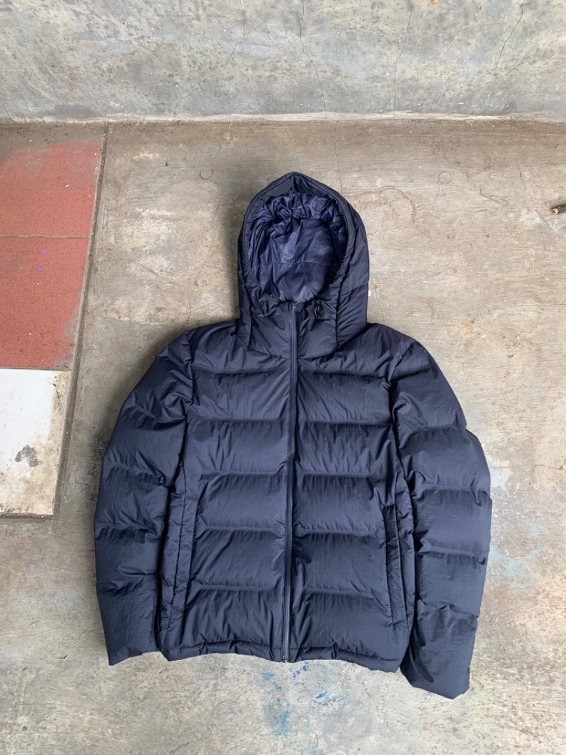 Uniqlo seamless down jacket, Fesyen Pria, Pakaian , Lainnya di Carousell